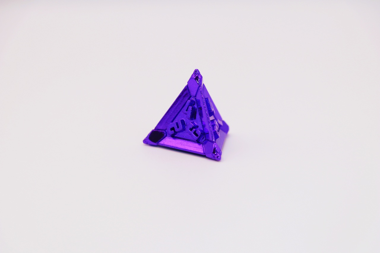 Purple Caltrops d4 – Bookwyrm Games