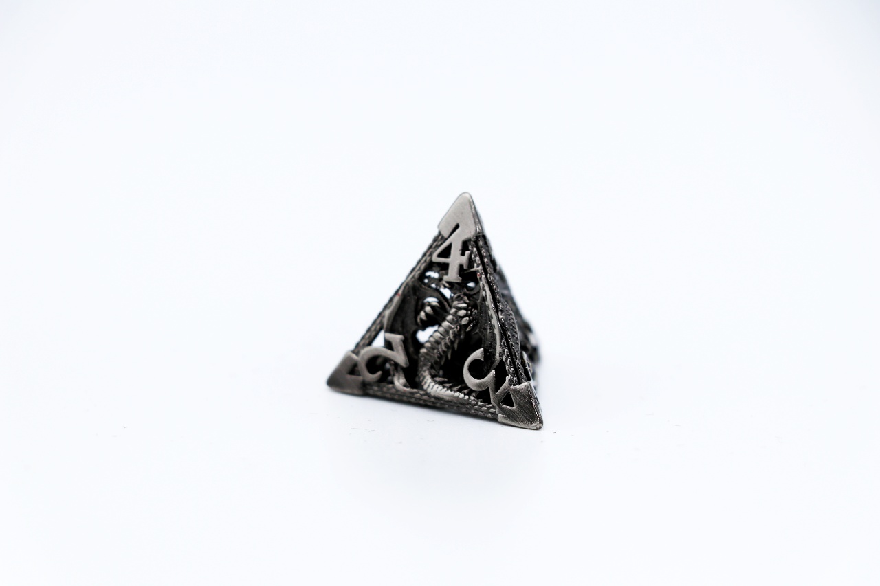 Silver Dragon Hollow Metal d4 – Bookwyrm Games